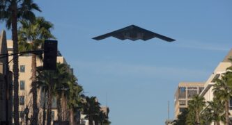 B-2 Stealth Bomber Flyover Pilots: It’s a Phenomenal Experience ...